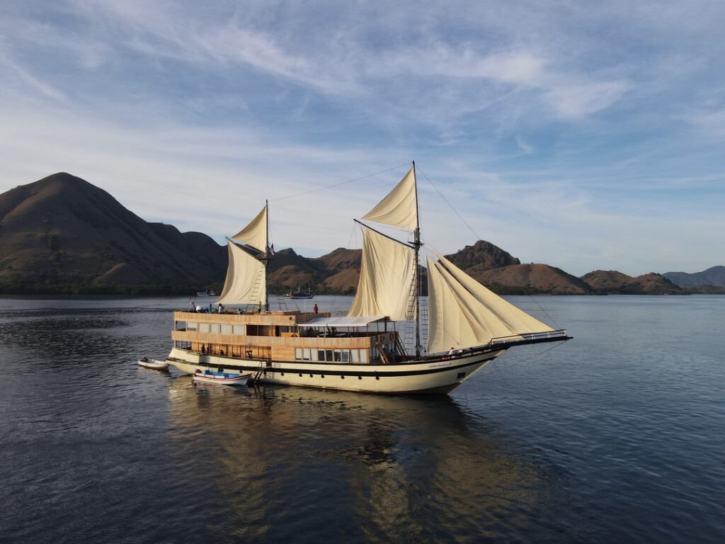 Open Trip 3D2N by Navila Luxury Phinisi