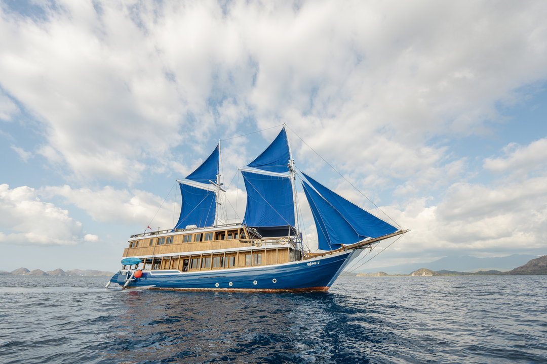 Private Leisure Trip by Cajoma V Luxury Phinisi - Komodotrips.com